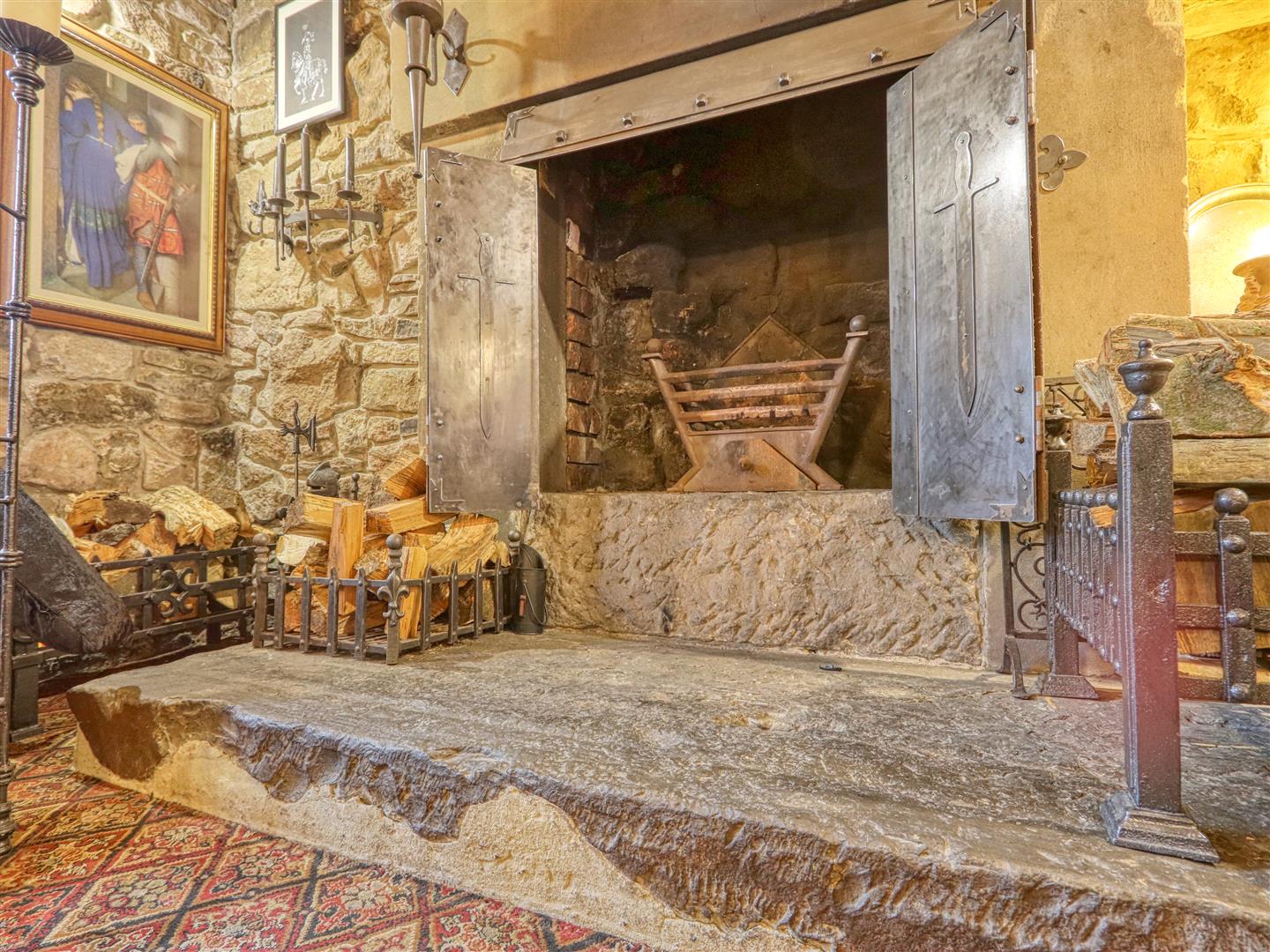 Houses, Bungalows and Land for Sale in Chesterfield, Mansfield and Derby