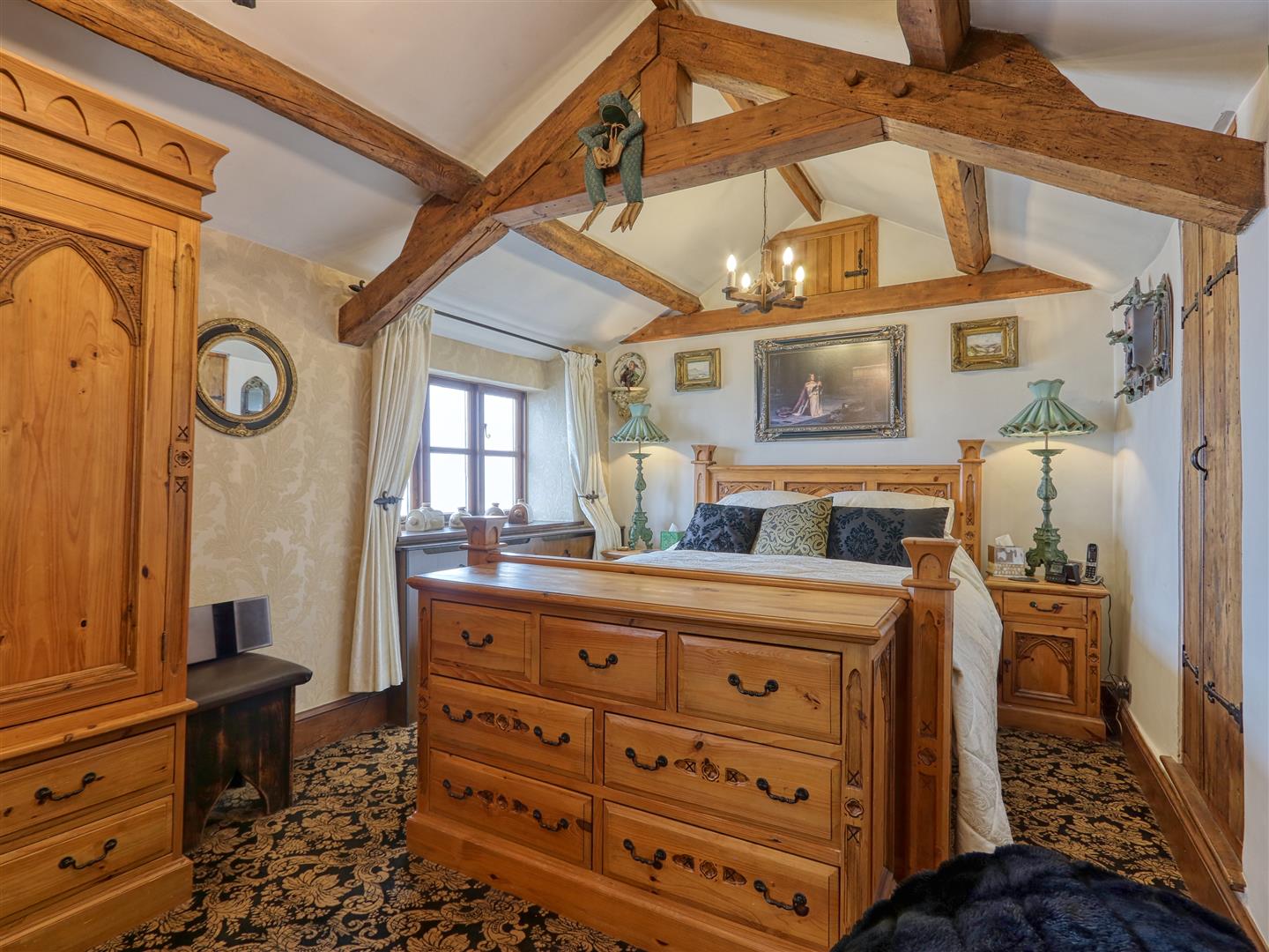 Houses, Bungalows and Land for Sale in Chesterfield, Mansfield and Derby