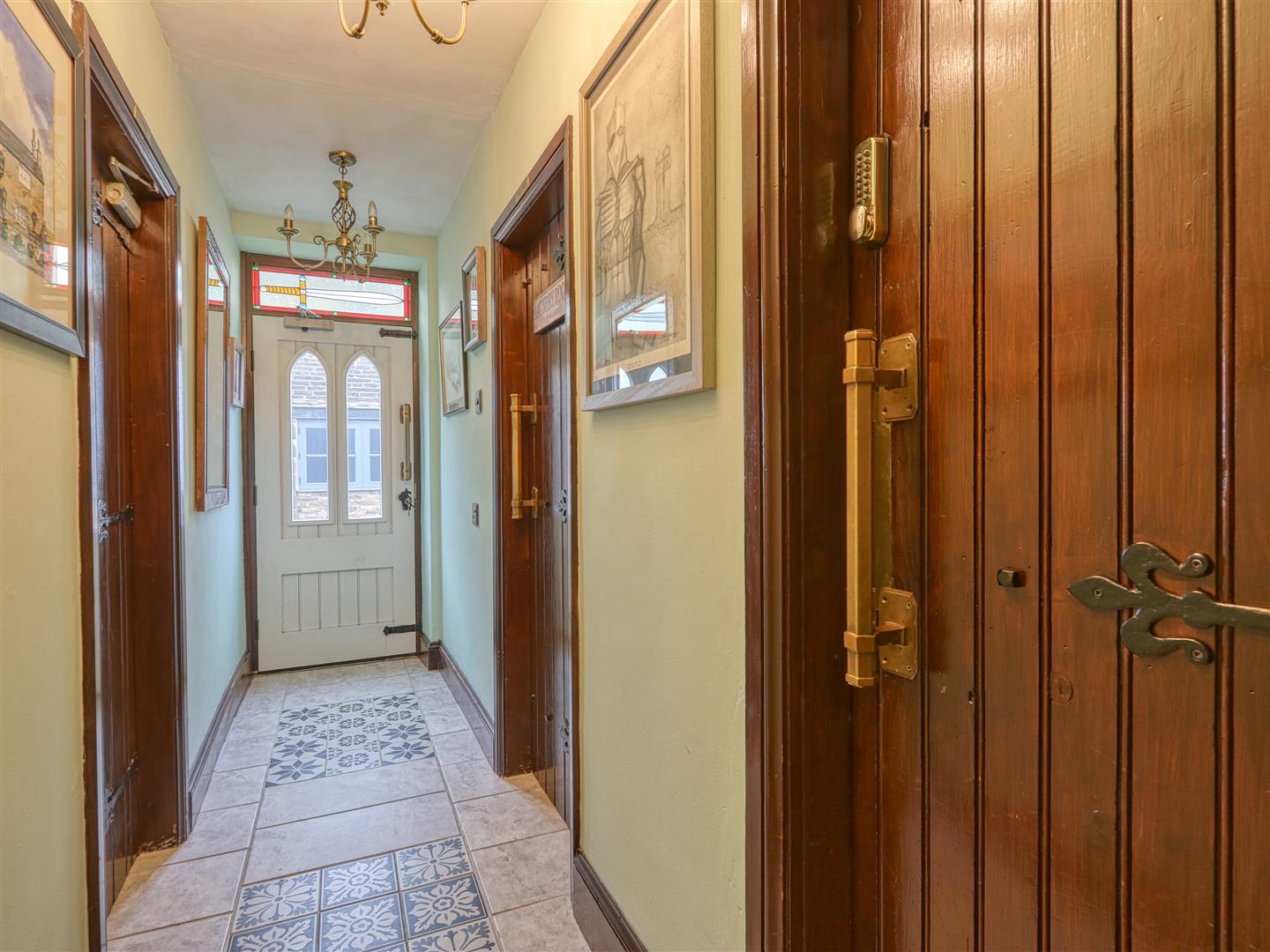 Houses, Bungalows and Land for Sale in Chesterfield, Mansfield and Derby